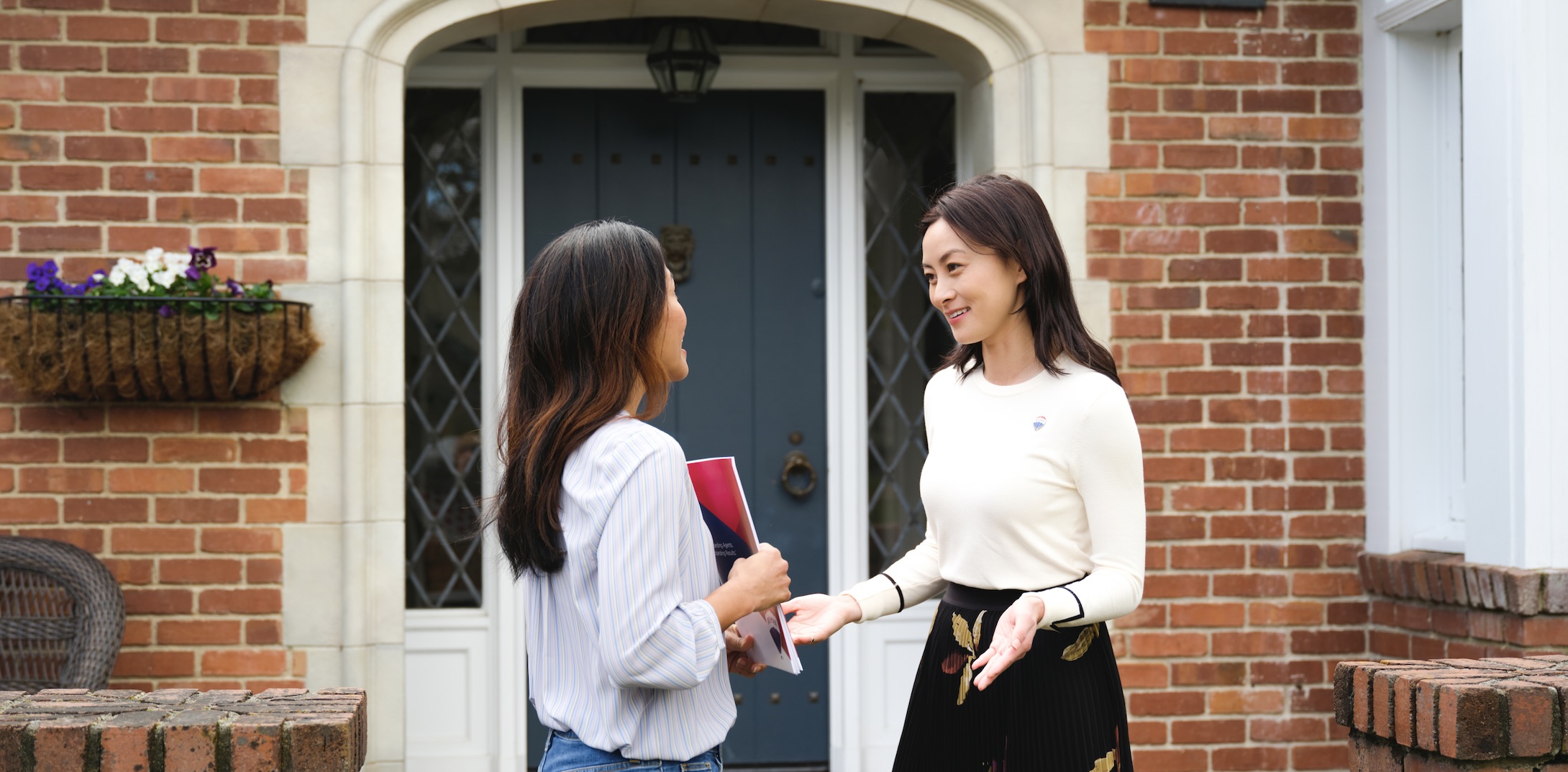 Buying or Selling a Home? Here’s Why You Should Work With a REMAX Agent